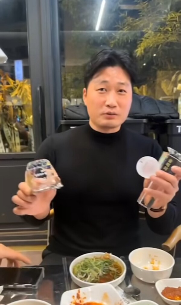 상 받은 트로피가 완전 부숴져버린 선수